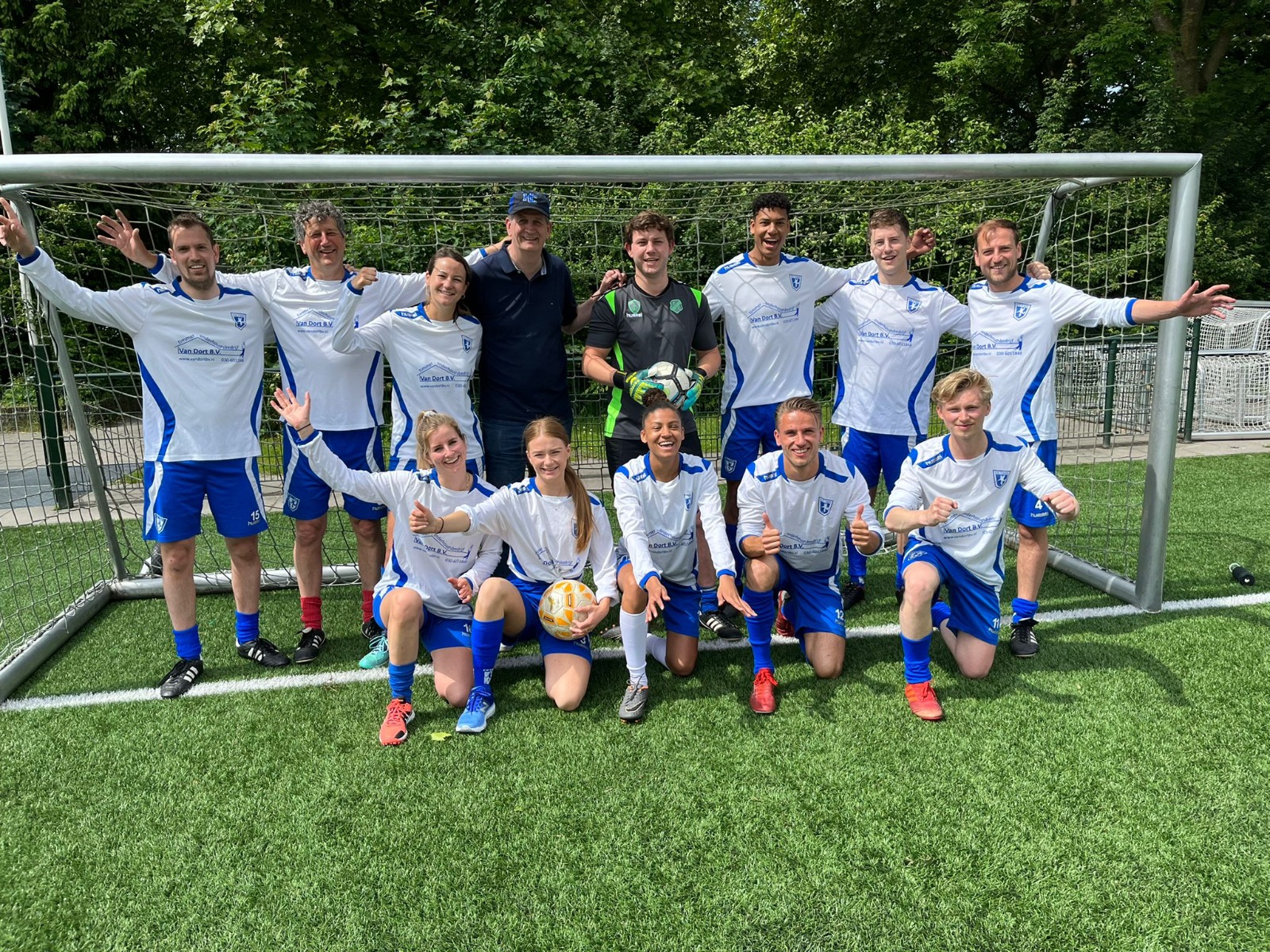 RIAnaldo’s winnaar van het Ed van den Broek familievoetbaltoernooi 2022 ...